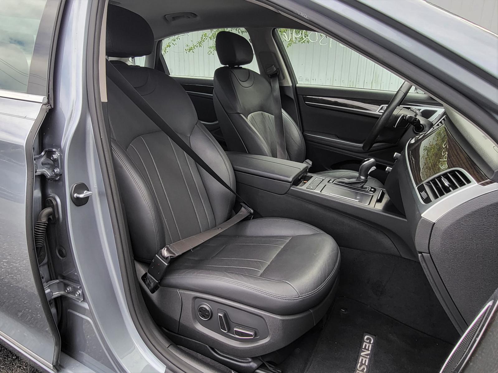 2017 GENESIS G80 Console - Front - Weber Brothers Auto