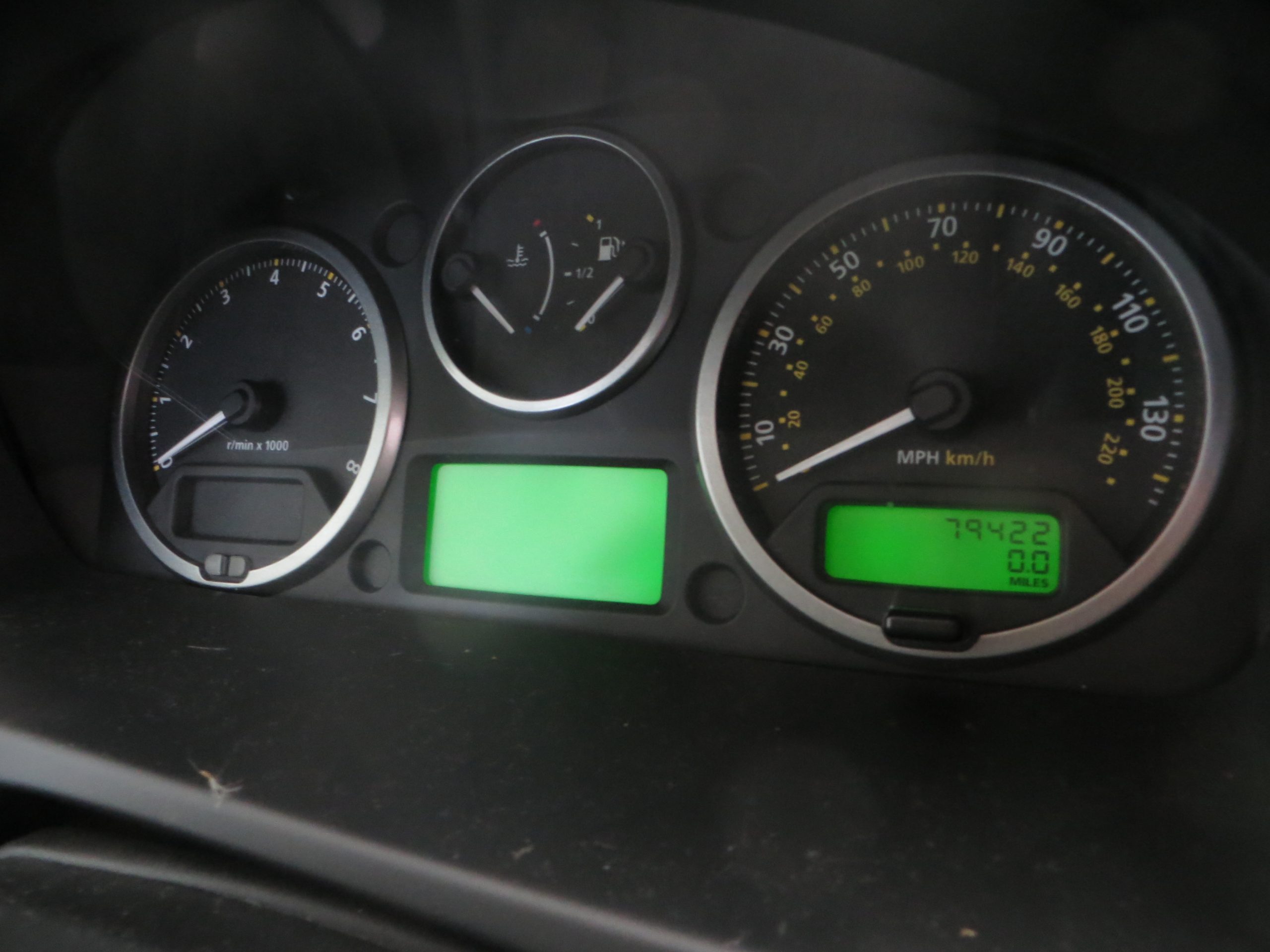 2008 LAND ROVER LR2 Speedometer / Instrument Cluster - Weber Brothers Auto