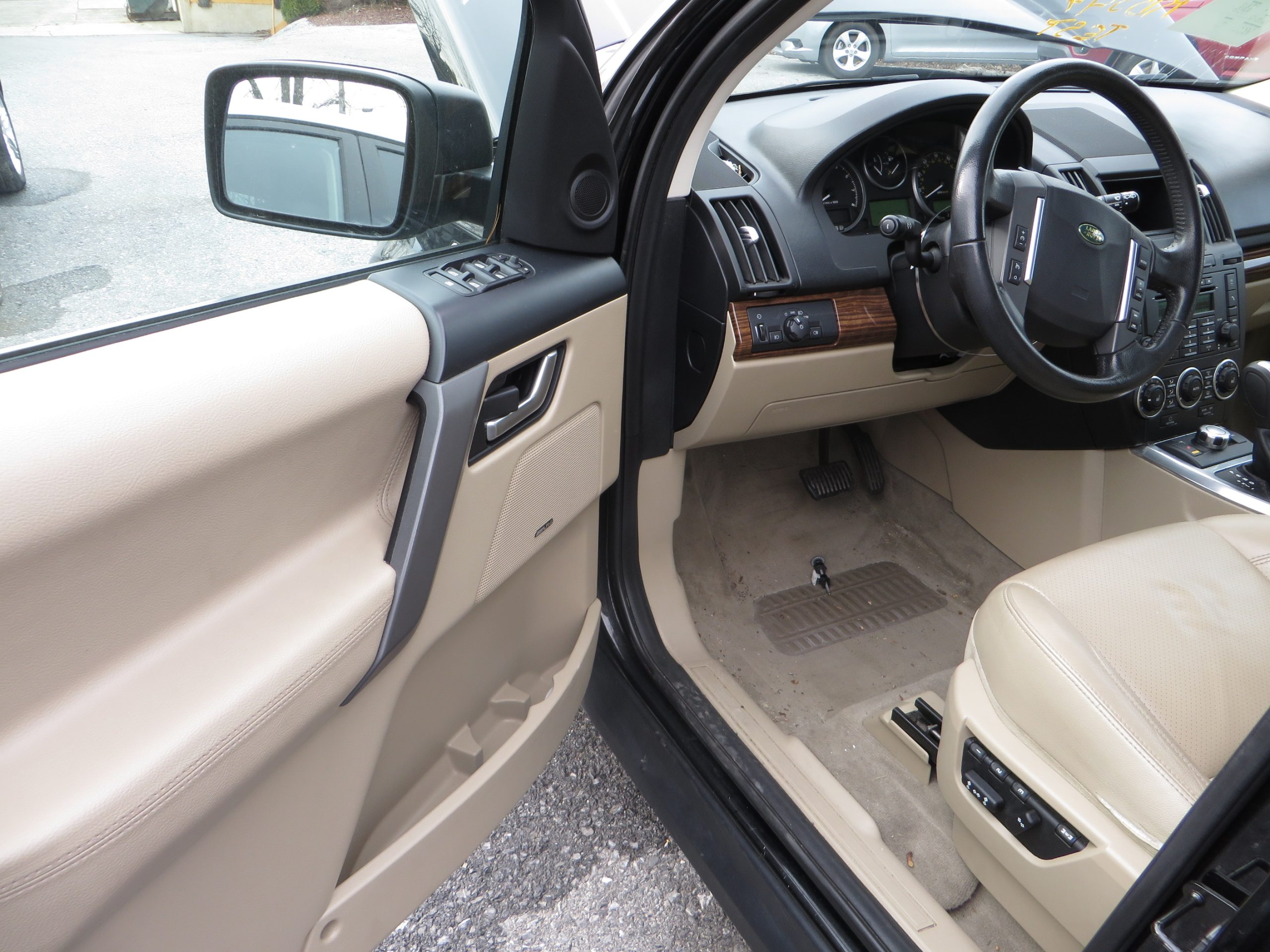 2009 LAND ROVER LR2 Sun Roof / Panoramic Roof - Weber Brothers Auto