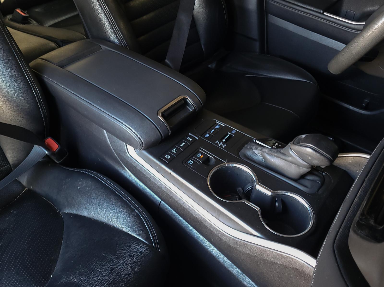 2020 TOYOTA HIGHLANDER Console - Front - Weber Brothers Auto